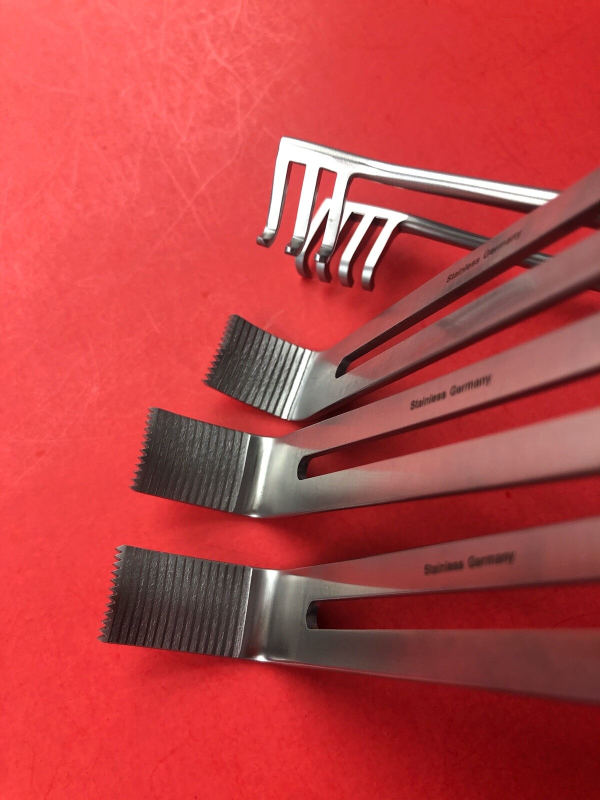 V. Mueller Original Henly Retractor w/ 3 Sizes of Center Blades Ref ...