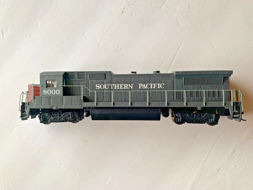 HO SCALE WALTHERS DASH 8-40B DC | eBay