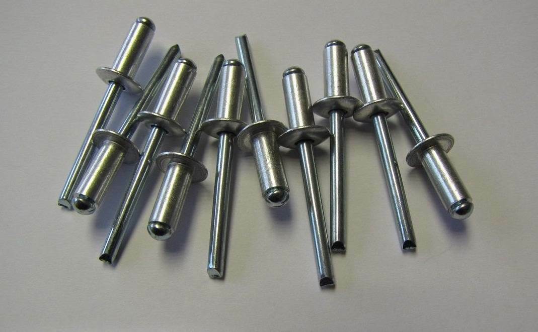 2x Blindniete für Mercedes-Benz A0049902897 Preis pro Stück 0,55€ | eBay.de