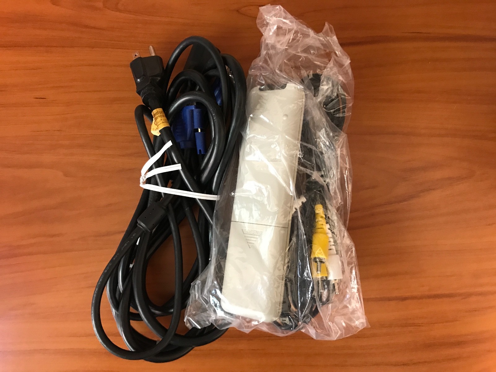 JVC DLA-DS1 SXGA HD High Definition 720P 16:9 Widescreen Projector | eBay