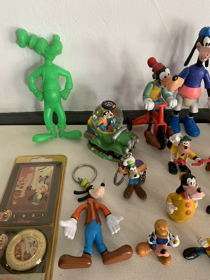 21 Piece Disney PVC Goofy Figurines Figures Pin Keychain Snow globe LOT ...