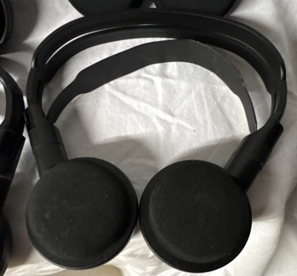 Lot of 4 Black Wireless Headphones - 4th gen Honda Odyssey - Car Audio ...