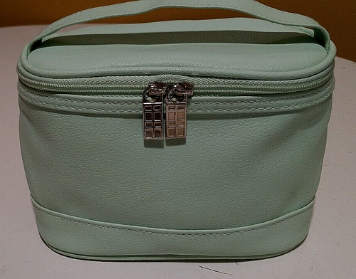 Elizabeth Arden 100% PVC solid green makeup case | eBay