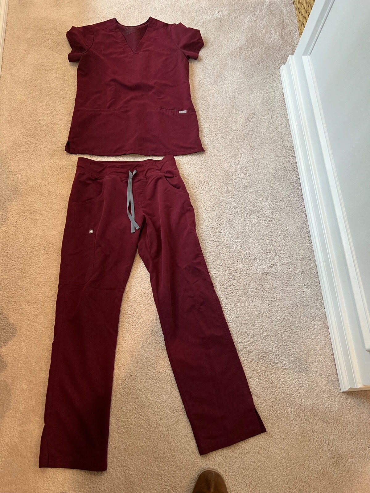 Womens Figs scrub set- small top and small pants. Maroon color | eBay