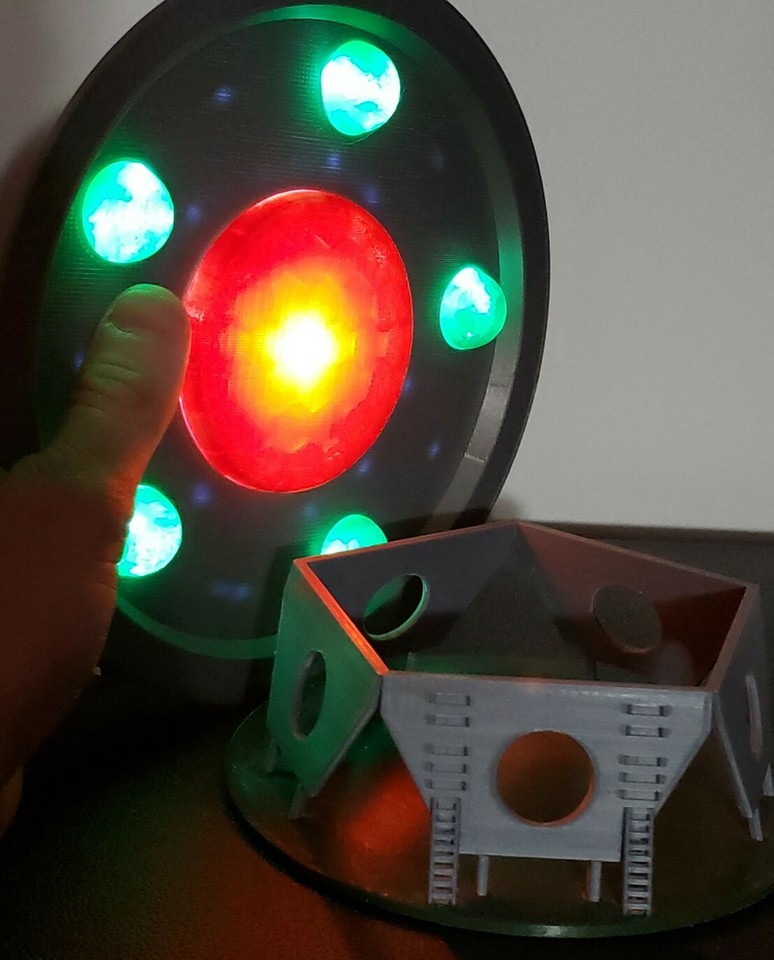 The Invaders UFO/Flying Saucer - Large - Landed With Stand & lights | eBay