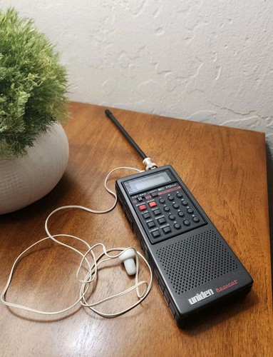 Uniden Bearcat BC 70XLT Handheld Scanner/Case/Earphone - Untested No ...