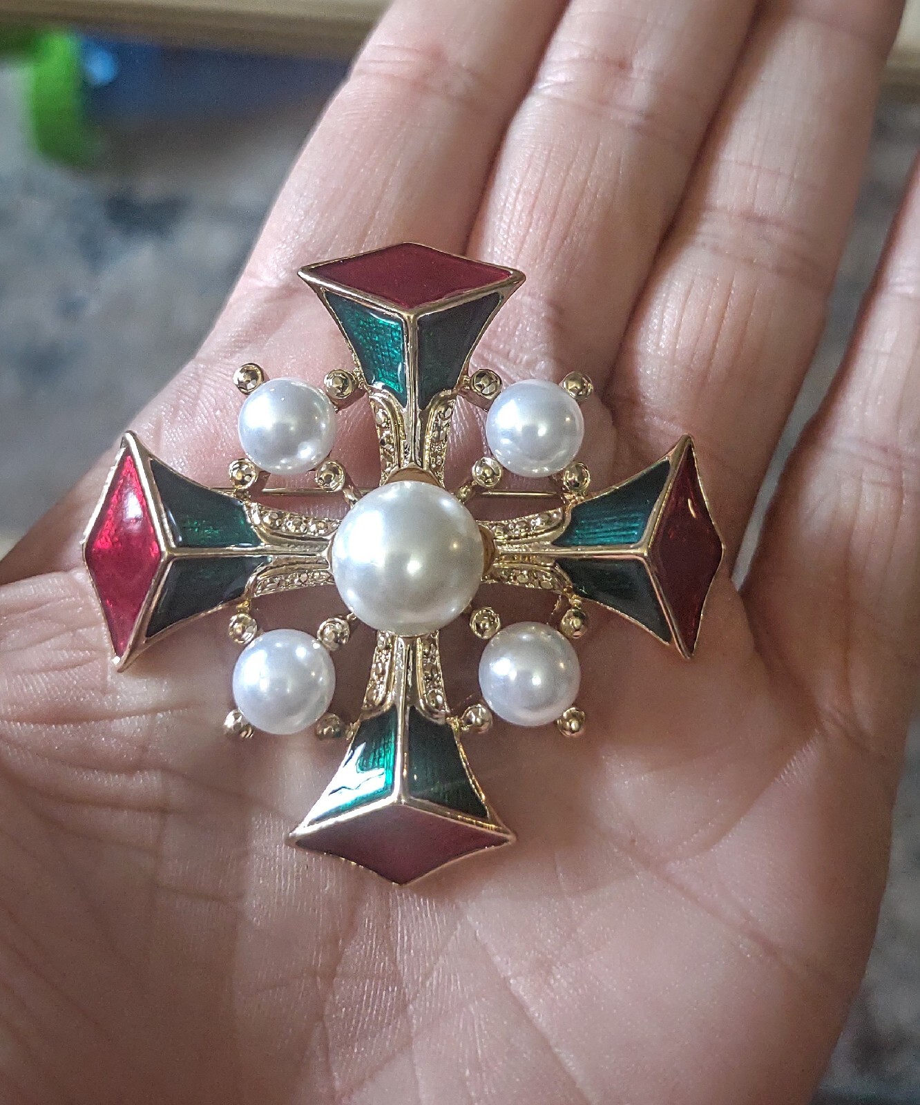 TRIFARI TWO TONE ENAMEL MALTESE CROSS PIN WITH FAUX P… - Gem