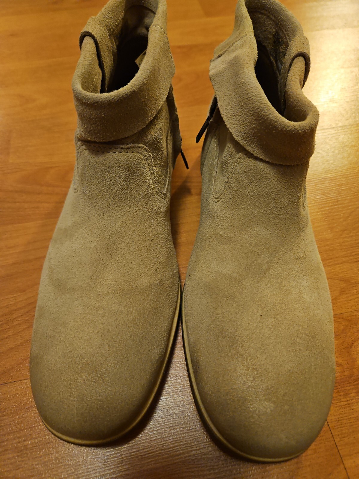 New UGG JOSEFENE Short Cuff Suede Boots Size 9.5 Sand Beige DISPLAY ...