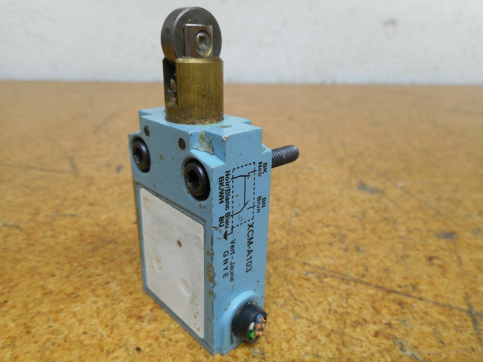 Telemecanique XCM-A103 Limit Switch Roller Plunger Used With Warranty ...