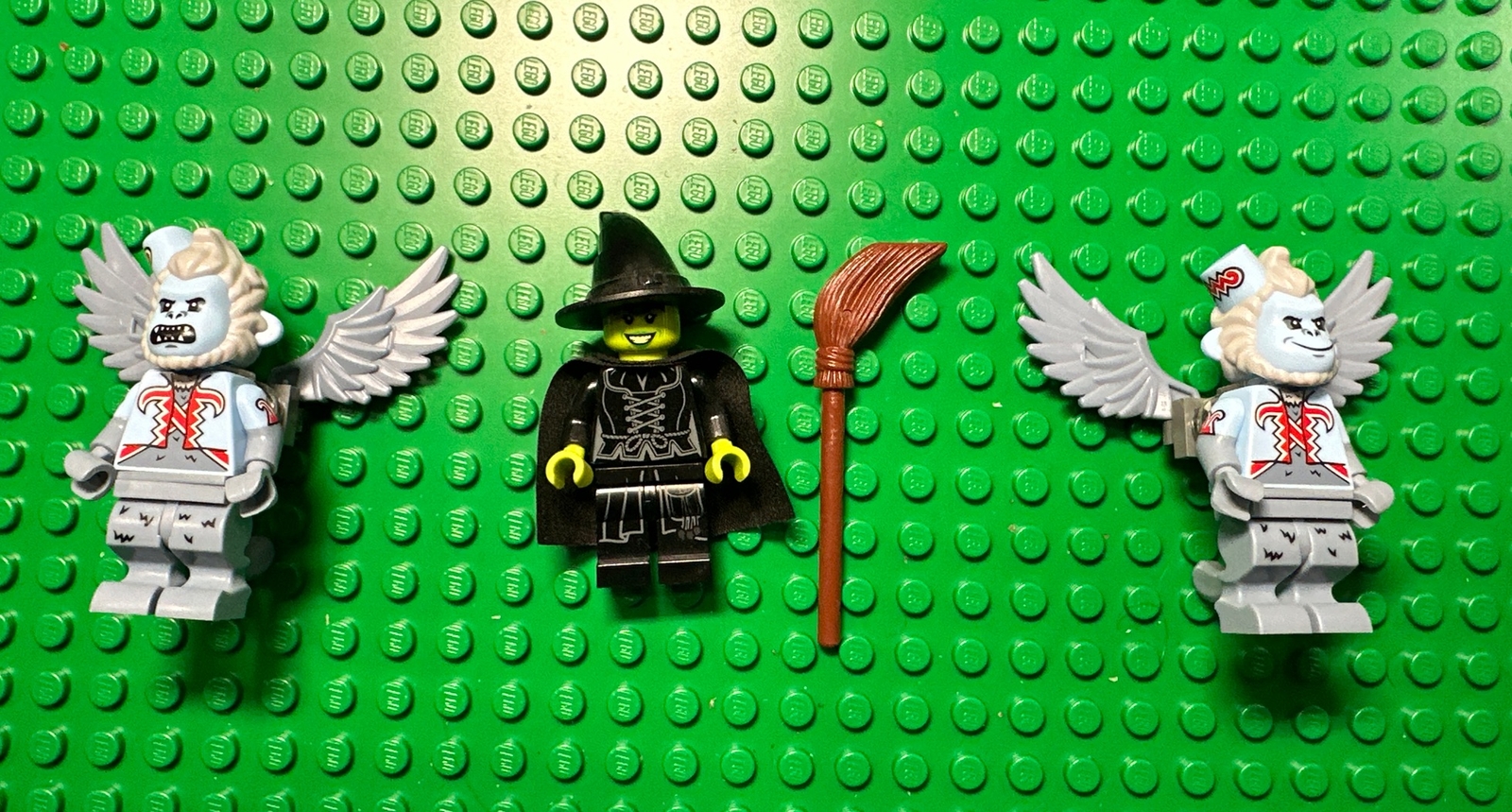 LEGO Minifigures From Batman 70917: Wicked Witch & Flying Monkeys Of OZ ...