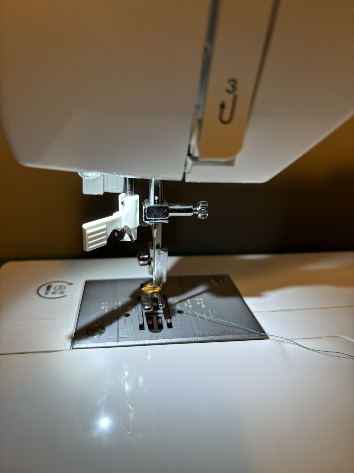 SINGER Sew Mate 5400 Handy Sewing Machine w 60 Built In Stitches Foot ...