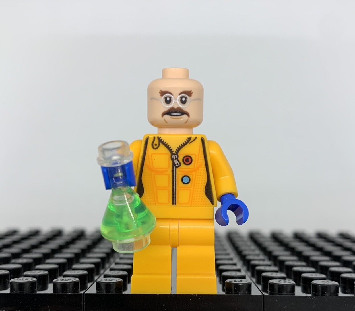 LEGO Walter White Minifigure - Breaking Bad Suit Minifigures (100% ...