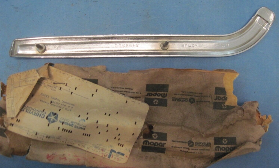 new old stock 1972-1974 Dodge Truck D100 right fender molding 3498300 ...