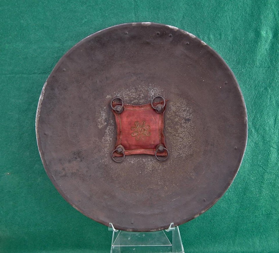 Antique Islamic Mughal India Indo Persian Indian Gold Damascened Shield ...