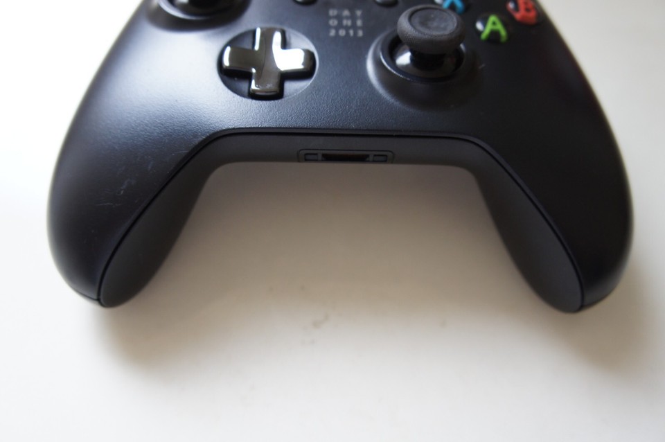 Microsoft Xbox One Wireless Controller - Day One 2013 Edition No ...