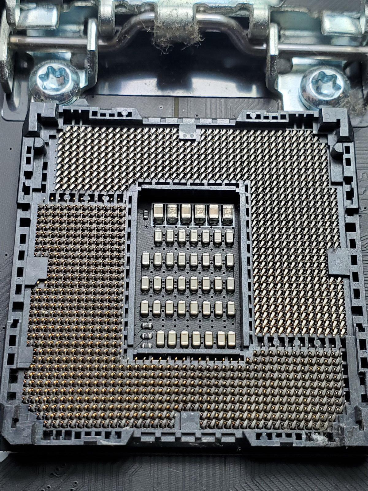 Screeching metal sounds with Intel LGA 1700 socket when lowering the ...