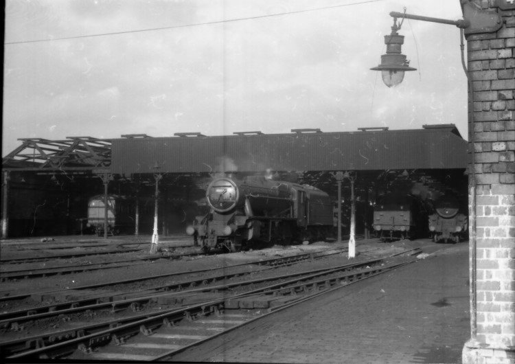 PHOTO LOCO SHED HEATON MERSEY GENERAL VIEW OF SHED1960'S | eBay