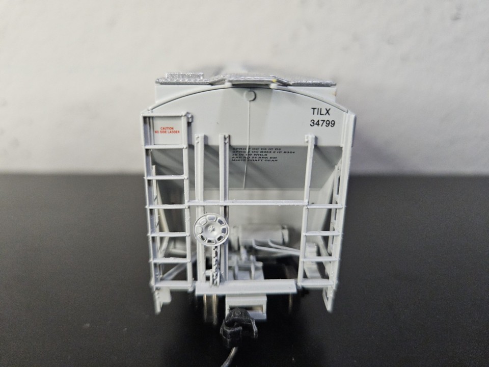 Walthers Mainline 39' Trinity 3281 2-Bay Covered Hopper TILX #34799 | eBay