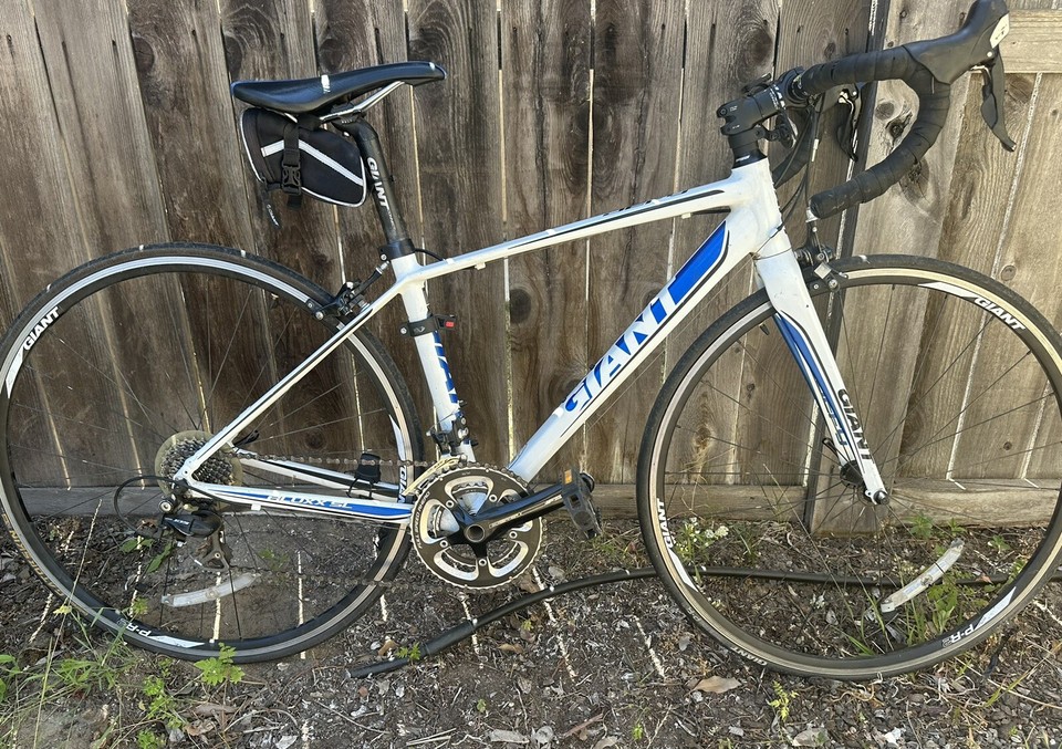 Giant Defy Composite 1 XS Bicycle w/ Clip Pedals, Cadence System, +More ...