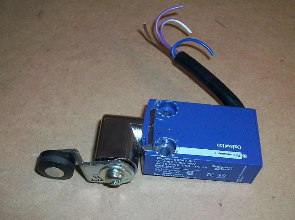 Telemecanique Compact Limit Switch ZCMD41L1 | eBay