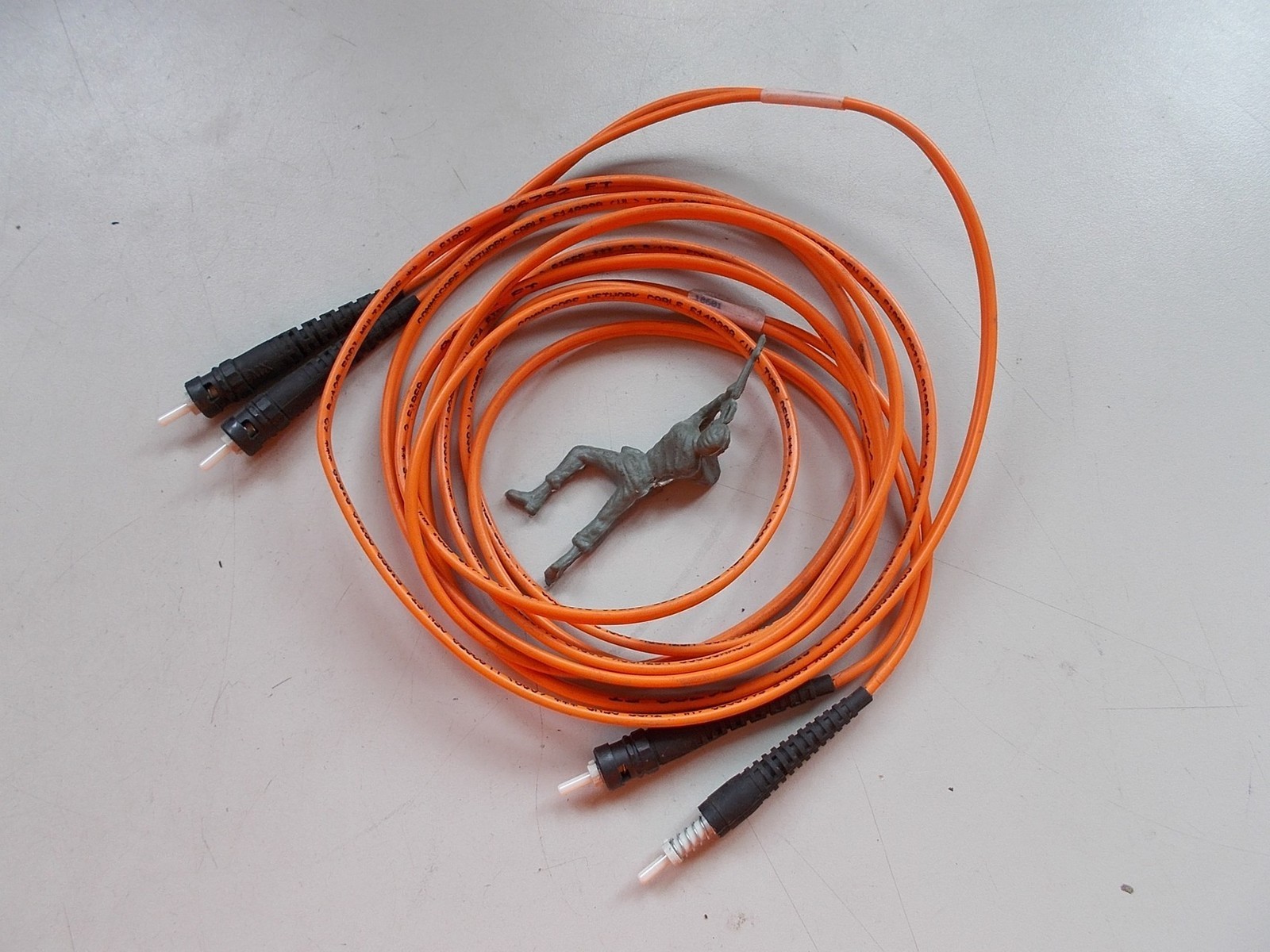 Commscope Network Cable E148998 OFNR Fiber Optic Riser 9' Long *FREE ...