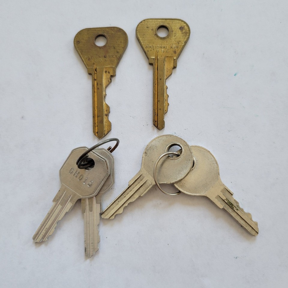 Lot Of Vintage Keys, Miscellaneous Brands, House, Padlock, Cabinet ...