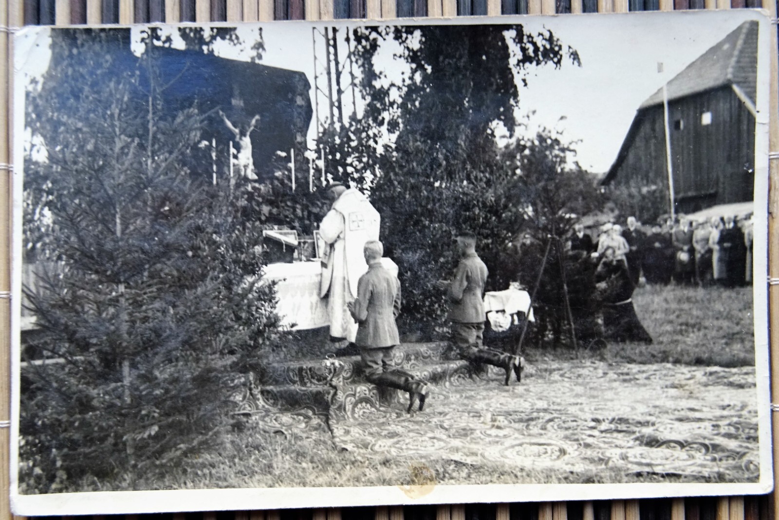 WWI 2 German officers & priest pray on their knees before crucifixion ...