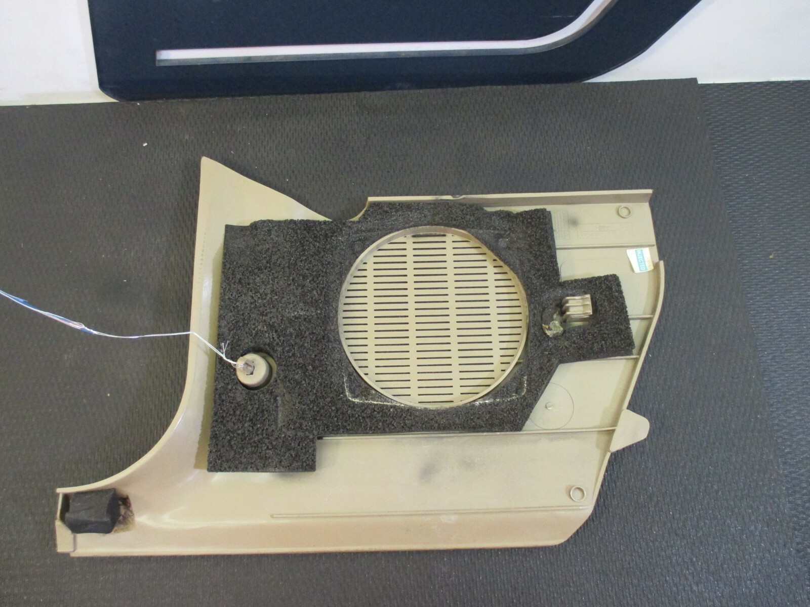 1997 BMW Z3 1.9L M44B19 Passenger Right Kick Panel Speaker Cover (Beige ...