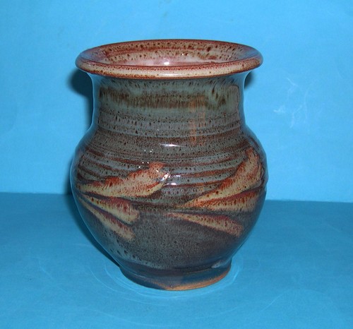 Buckfast Abbey Studio Pottery - Attractive Lustre Pattern Vase (M.Marks ...