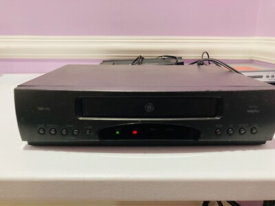 General Electric VHS HQ VCRplus+. Model VG2061. VIDEO CASSETTE RECORDER ...