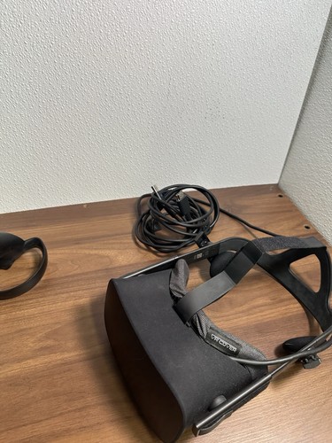 Oculus Rift CV1 Virtual Reality Gaming Set Controllers, Sensors, Cables ...