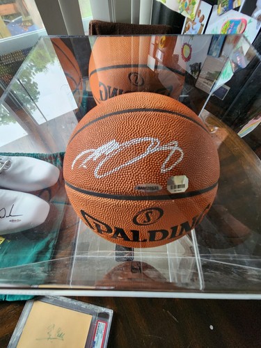 LeBron James Auto Basketball Upper Deck Official Game Ball Signed UDA ...