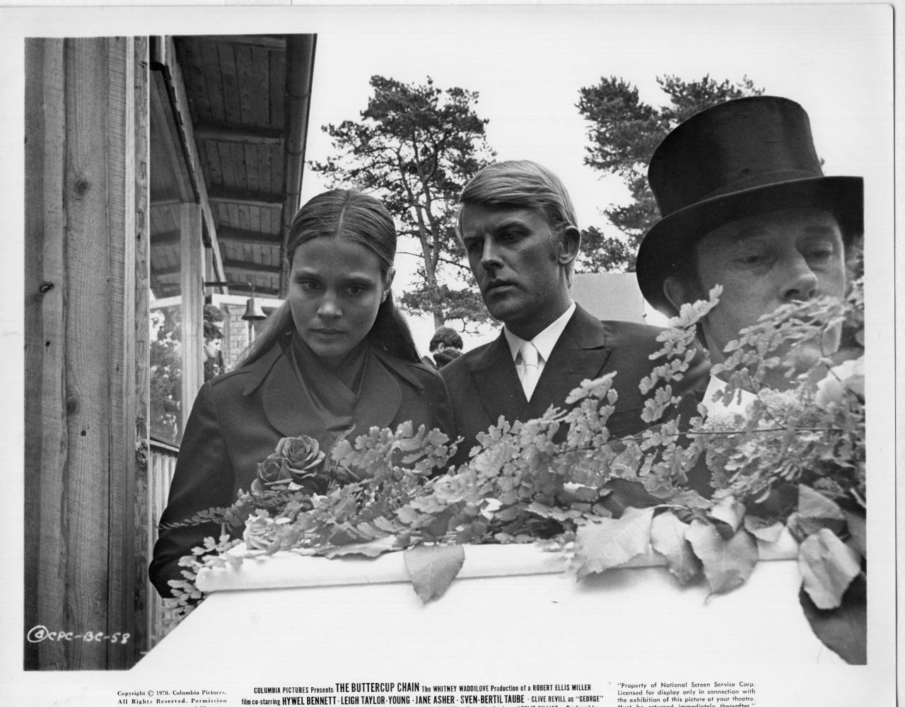 Sven-Bertil Taube, Leigh Taylor-Young "The Buttercup Chain" - Movie ...