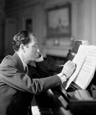 George Gershwin 1934 composer and pianist, at home in NY OLD RADIO ...