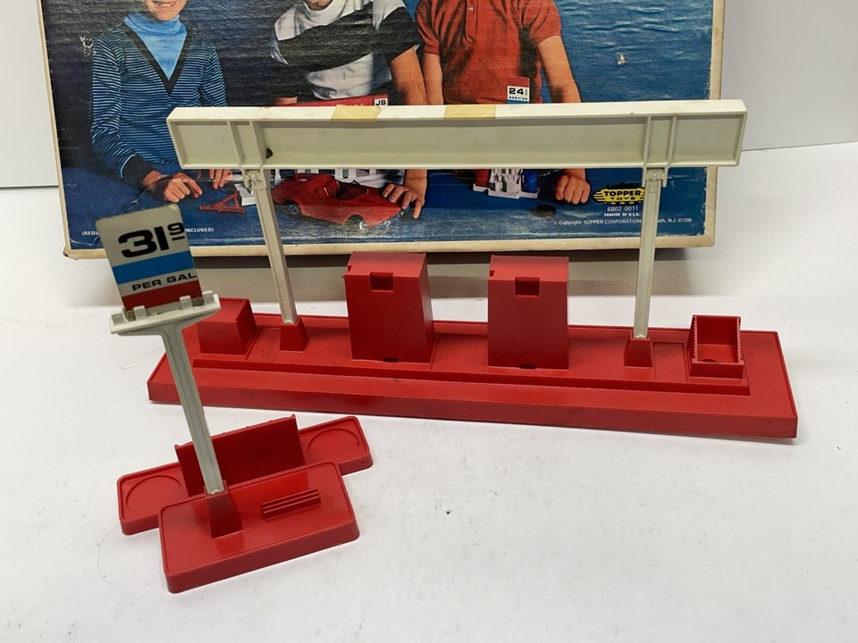 Vtg Topper Toys Johnny Service Gas Station w/ Project Car Fuel Pumps ...