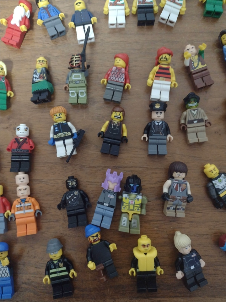 LARGE LOT OF 157 + EXTRAS of LEGO MINIFIGURES star wars aliens marvel ...