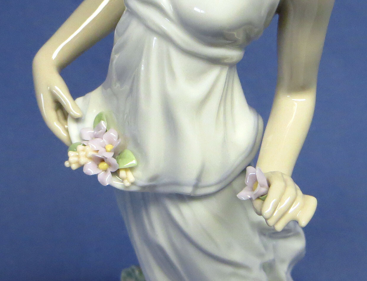 Vintage Lladro Figurine "Flowers for a Goddess" Privilege Piece #7709 ...