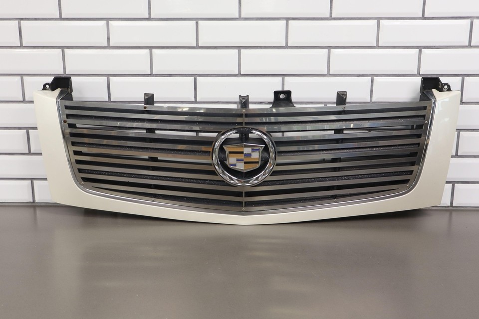02-06 Cadillac Escalade Front OEM Bumper Grille (White Diamond 98U Trim ...