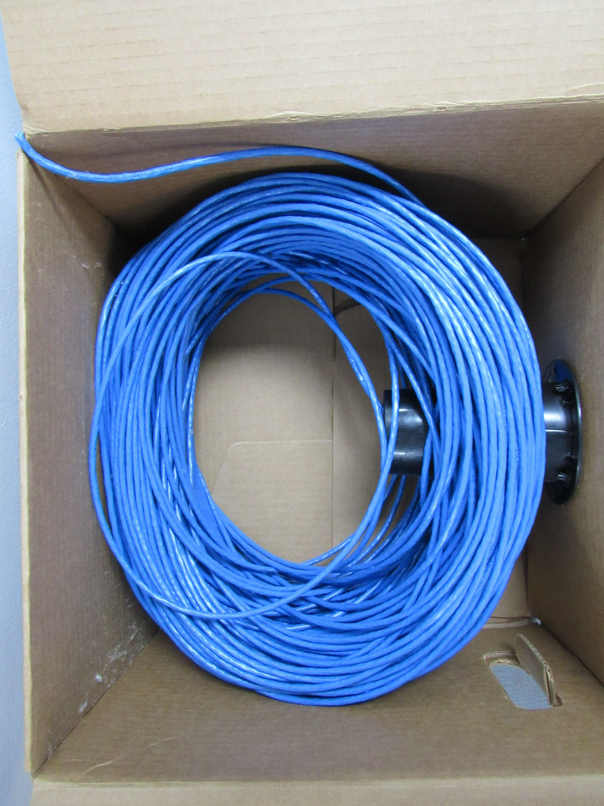 SOUTHWIRE SABER LINH APPROX 550', CAT6, ETHERNET TYPE CMR-BLUE 23/4 ...