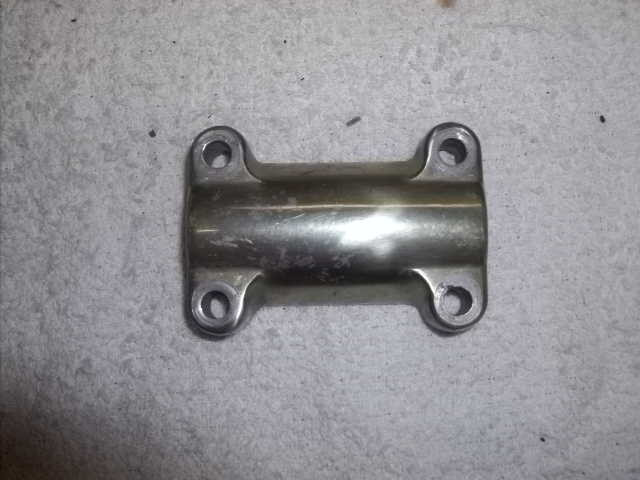 Suzuki 150-S32-2 AC100 T20 TC250 OEM NOS handlebar clamp holder 56211 ...