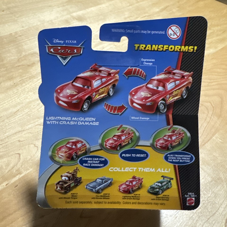 Disney Pixar Cars - McQUEEN WITH CRASH DAMAGE QUICK CHANGERS 2012 - 1: ...