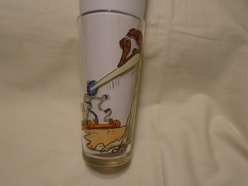 1976 Wiley & FRoad Runner Chase Drinking Glass Cup Pepsi Looney Tunes ...