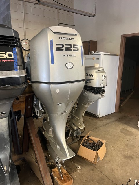 2005 Honda 225 HP FourStroke OUTBOARD Motor 225hp 4 Four Stoke EFI ...