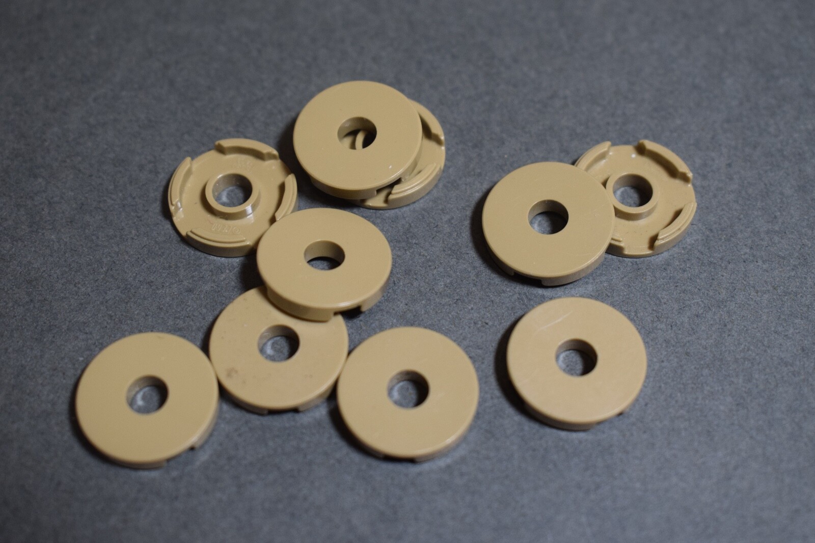 Lego 15535 Plate Tile Round 2x2 with Hole Select Colour Pack of 10 ...