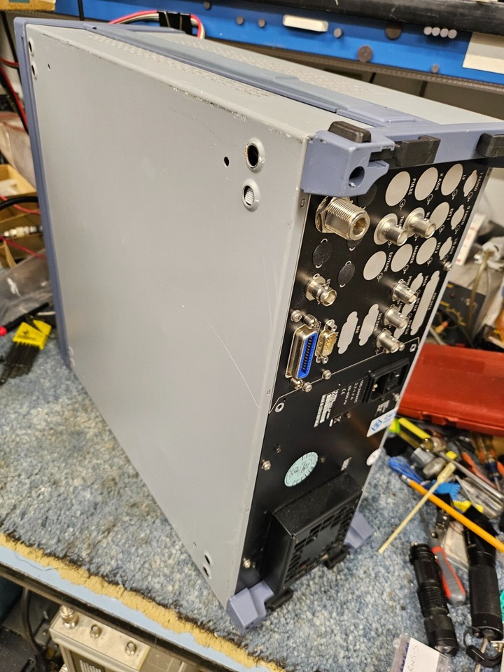 Rohde & Schwarz SMIQ 06L 300 kHz 6.4 Ghz Signal Generator LOW att ...