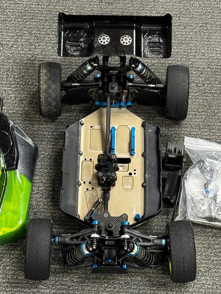 Team Associated 1/8th Scale Nitro Buggy RC8B3.1 Nitro Team Kit | eBay