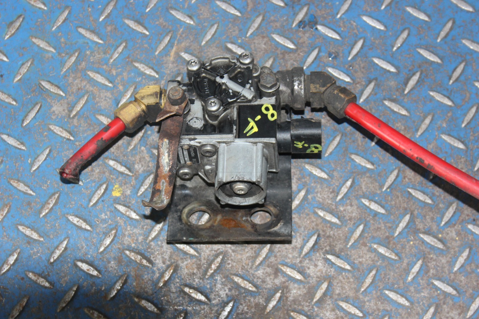 2000 FREIGHTLINER FLC112 ABS MODULATOR VALVE P/N: 5002210 | eBay