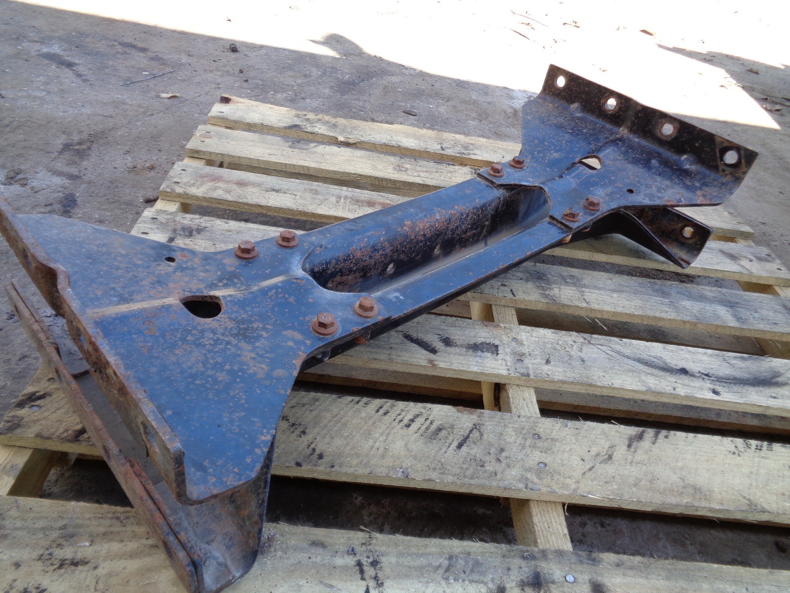 2003 MACK CH613 CROSSMEMBER FRONT WITH SUPPORT BRACKET | eBay