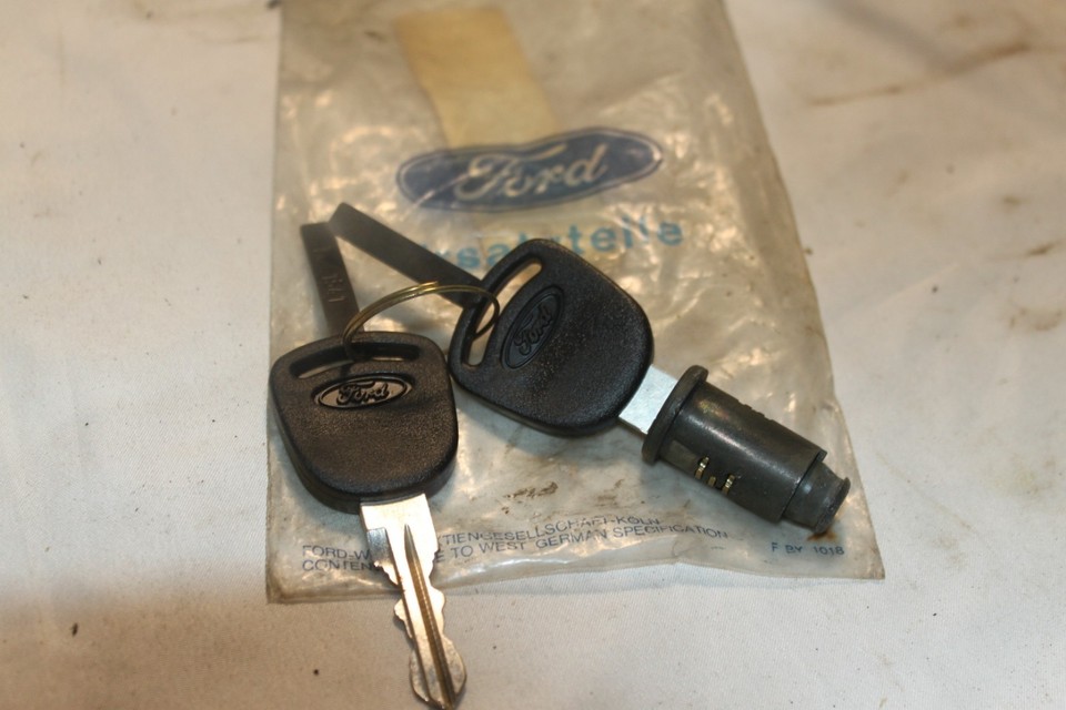 Ford Fiesta Mk1 Locking Inner Cylinder With 2 Ford Logoed Keys 6082508 ...