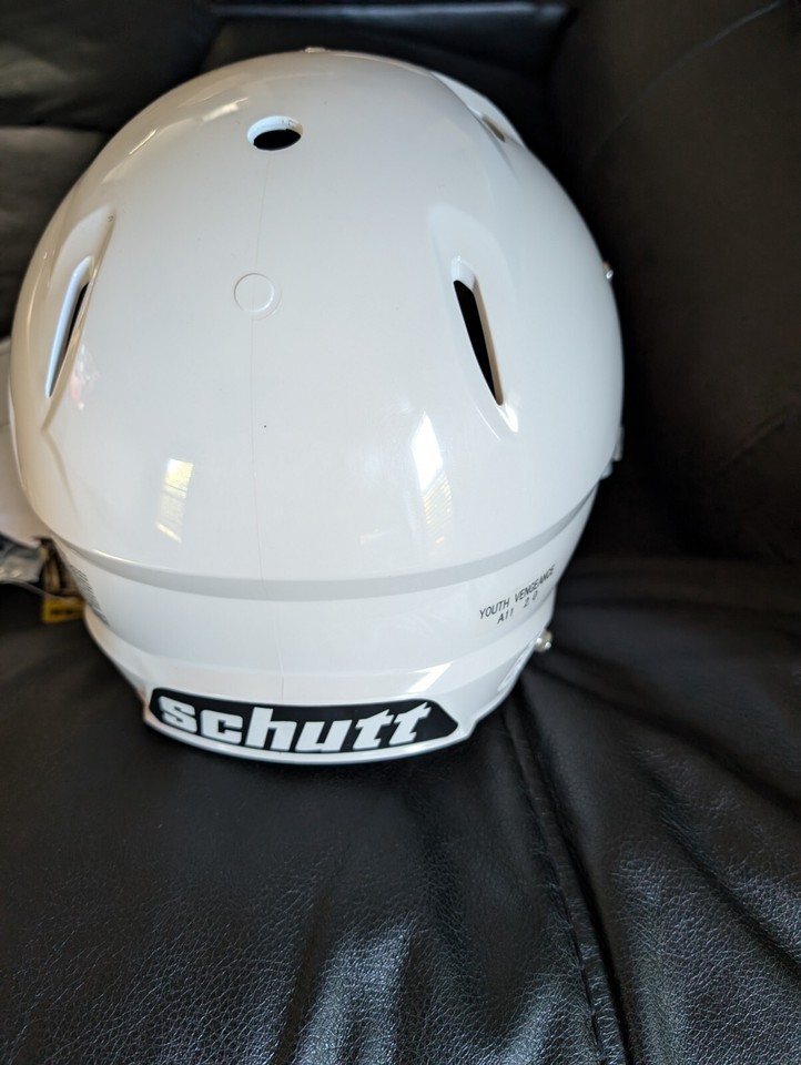 Schutt Youth Vengeance A 11, 2.0 Football Helmet Brand NEW with Tags ...